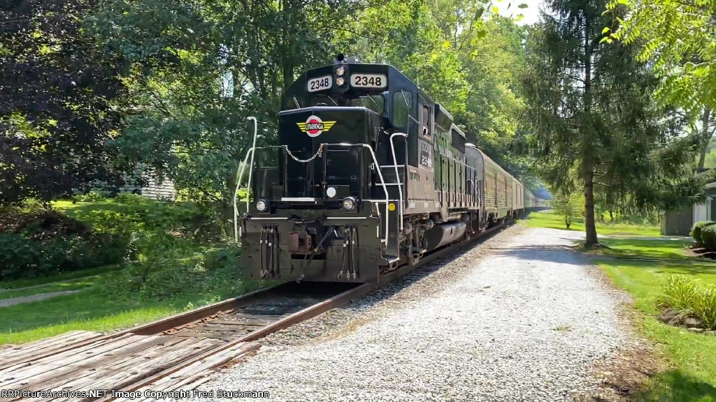 HZRX 2348 departs Peninsula trailing.